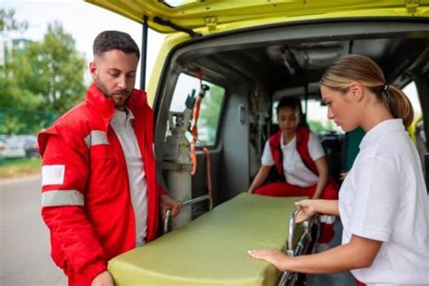 What Is The Difference Between An Emt And A Paramedic