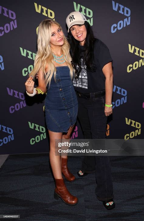 Elliana Walmsley And Yolanda Walmsley Attend 2022 Vidcon At Anaheim