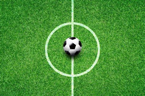 Centro E Bola Do Campo De Futebol Imagem De Stock Imagem De Esfera