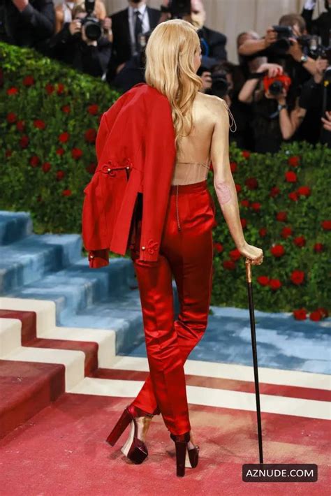 Cara Delevingne Expose Her Topless Boobs With Nipple Pasties As She