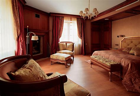 Мебель из красного дерева в интерьере 64 фото