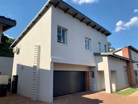 3 Bedroom Townhouse For Sale In Baileys Muckleneuk P24 113900398