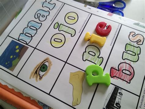 Actividades con alfabeto móvil Montessori imprimibles gratis El
