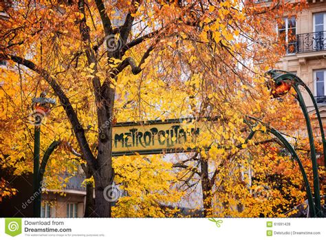 巴黎艺术nouveau Metropolitain在秋天 编辑类库存照片 图片 包括有 地铁 地标 61691428