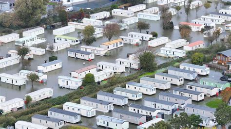 uk weather yellow met office warnings every day until thursday as
