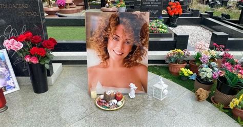 Отец Жанны Фриске изменит памятник на ее могиле Новости Mail