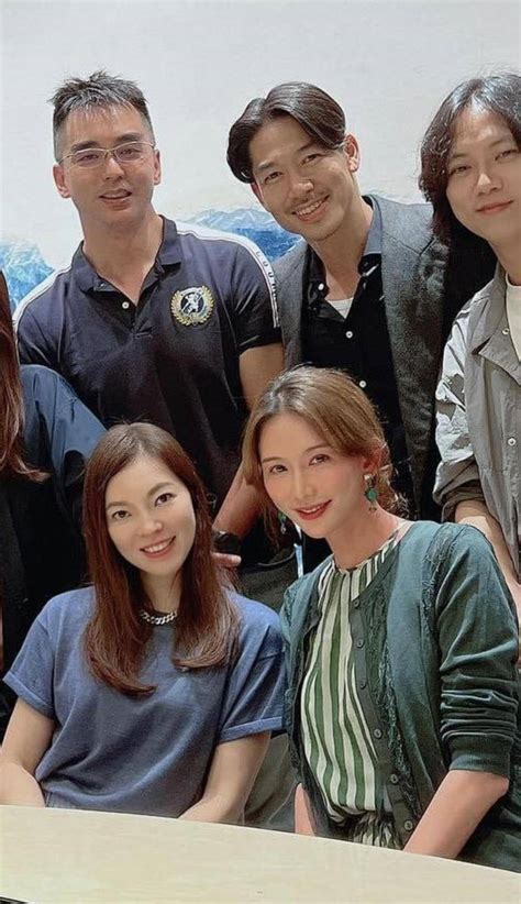 47岁林志玲近照曝光，带老公参加聚会破婚变传闻，面露笑容显优雅