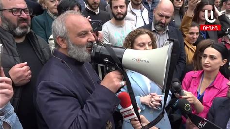 ԵՊՀ պրոռեկտորն իջավ՝ սրբազանին պատասխանելու՝ դա զրպարտություն է Youtube