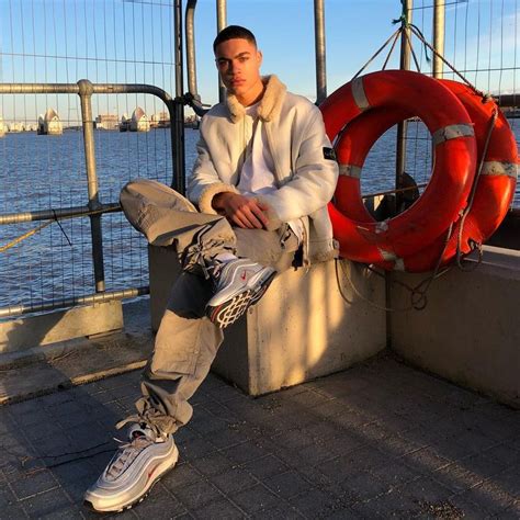 Sun Came Out For A Min Mens Fashion Streetwear Mens Trendy Outfits Streetwear Men Outfits