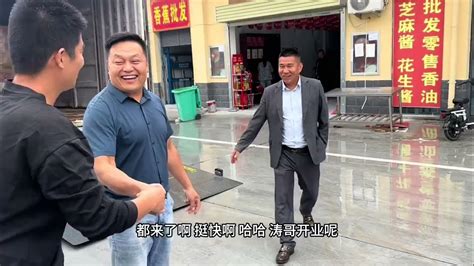 涛哥新店铺开张，兄弟俩冒雨来帮忙，贺子腰扭伤了，雨田哥忙解释 Youtube