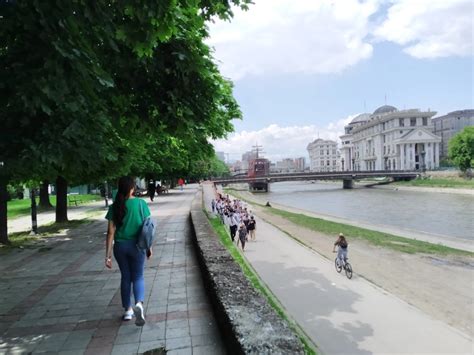 Претпладне сончево попладне со дожд и грмежи Либертас