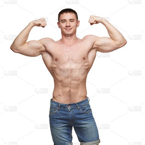 肌肉男在工作室摆姿势