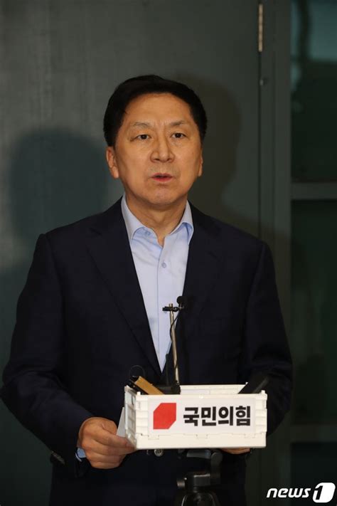 취재진 앞에 선 김기현 국민의힘 대표 네이트 뉴스