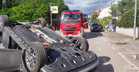 Incidente In Viale Crispi Auto Travolge Scooter Conducente Salvo Per