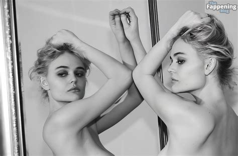 Emily Alyn Lind Topless 8 Pics What S Fappened