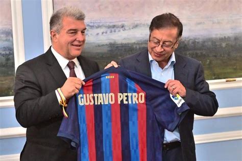 Gustavo Petro le pidió al presidente del Barcelona establecer una academia en Colombia Infobae
