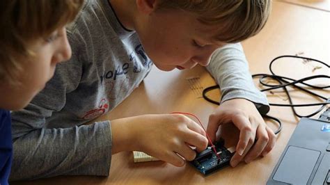 Make A Fire Extinguishing Robot Using Arduino Learn Robotics