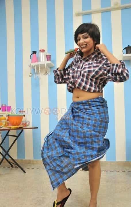 Haripriya Hot Navel Pictures 20 143220 Kollywood Zone