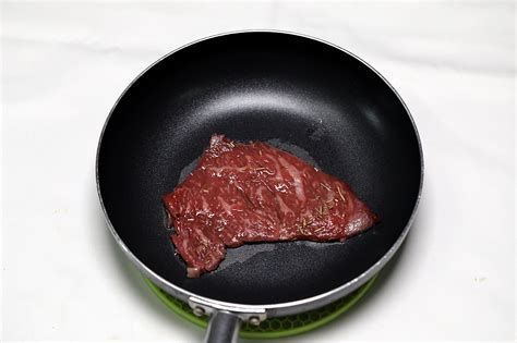 레시피 양송이버섯과 포도주스를 가미한 등심구이
