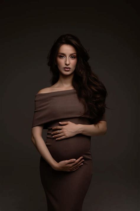 Стильная фотосессия беременности в студии в платье Материнство фотосессия Материнство фото