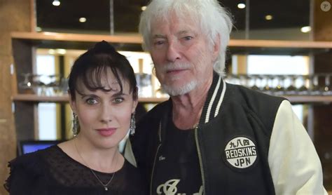 Hugues Aufray, 93 ans, va se marier avec sa jeune compagne Muriel, 45 ans de moins