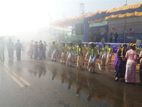 မှော်ဘီမြို့နယ်၌ မြန်မာ့ရိုးရာ ရေကစားမဏ္ဍပ် ဖဲကြိုးဖြတ်ဖွင့်ပွဲကျင်းပ Information And Public