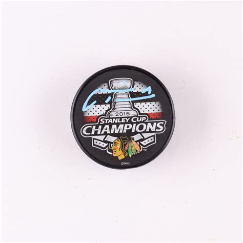 Marian Hossa Signed 2015 Stanley Cup Champions Logo Hockey Puck Cojo
