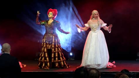 Aninite2017 Classic Cosplay Contest Red And White Queenalice Through