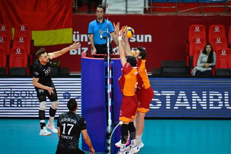 Galatasaray HDI Sigorta Ilk 4 Te Voleybolunsesi