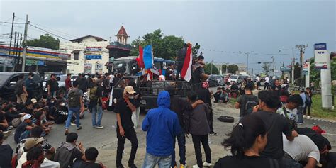 Unjuk Rasa Aliansi Gerak Tutup TPL Ricuh Di Polda Sumut