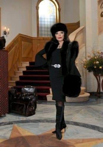 Pin By Abba Dynasty Series 1981 19 On Dynasty Joan Collins Dame Joan Collins Joan