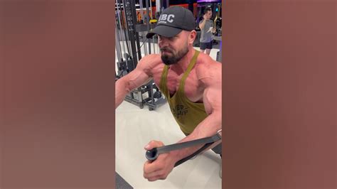 Одно из очень эффективных упражнений для грудных мышц 🔥 пресс
