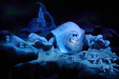 Hong Kong Disneyland Unveils Frozen Land Blooloop