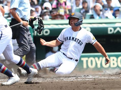 ＜高松商・九州国際大付＞1回、先制のホームを踏んだ高松商・浅野（撮影・岸 良祐） ― スポニチ Sponichi Annex 野球