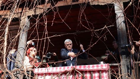 Министър Кирил Вътев участва в ритуал по зарязване на лозя в Троянския манастир Новини бг