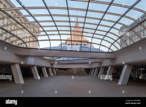 Sofia Bulgaria Nov 13 2022 Bulgarian Parliament Viewed From Under