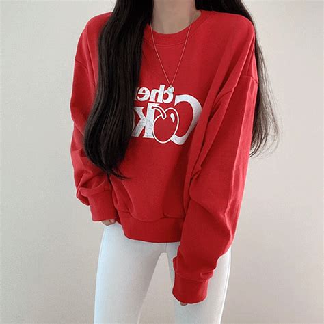 체리 레터링 크롭 맨투맨 에이블리