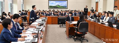 포토 ‘노란봉투법 본회의 직회부 실랑이하는 여야