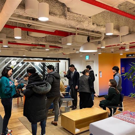 Wecode 5기 분들 기업협업 갔다오시고 멘토님들께 궁금한 거 여쭈어보시는 중 💪 다들 첫