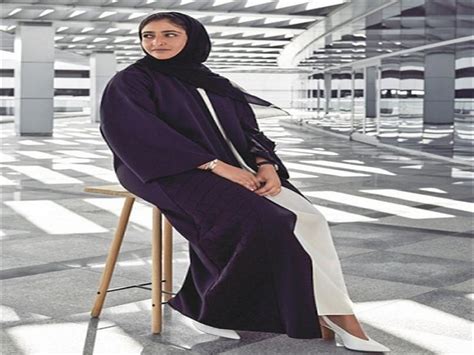 الشيخة موزة آل مكتوم أول قائدة طائرة إمارتية من العائلة ال مصراوى