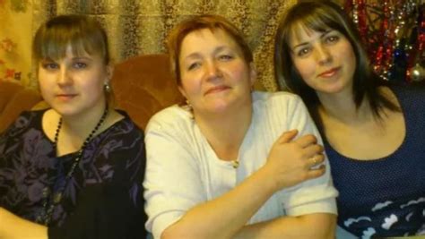 Коли мама повернулася із заробітків і дала гроші лише моїй сестрі я