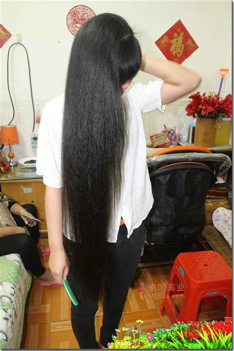 小妹万般纠结中剪下护理了多年的长发 Zy1007 剪发中国长发
