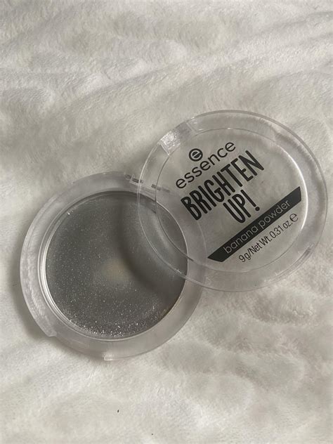 Essence Brighten Up Banana Powder Rpanporn
