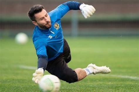 Голкипер Днепра 1 У нас много вратарей Кто в честной конкуренции выиграет тот и будет играть