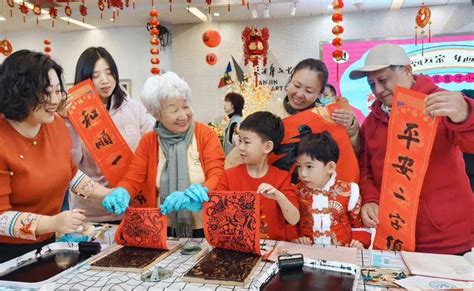 天津群艺馆推出蛇年迎新春活动营造过年喜庆氛围年画群众艺术馆市民