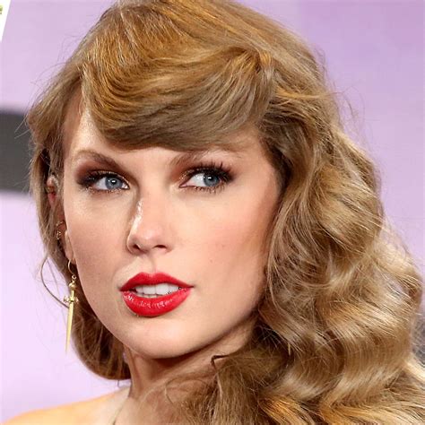 Taylor Swift Breaks All Time Record For Biggest Streaming Year On Spotify
