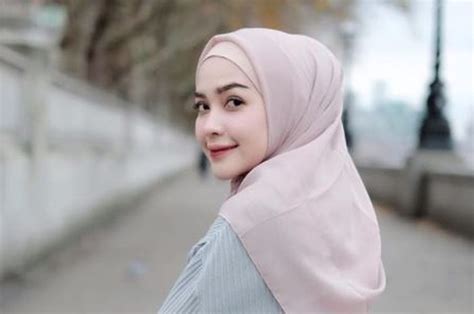 6 Tips Pakai Hijab Agar Wajah Dan Pipi Tirus Untuk Hija