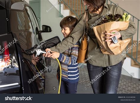 29285 스탠드 충전 이미지 스톡 사진 및 벡터 Shutterstock