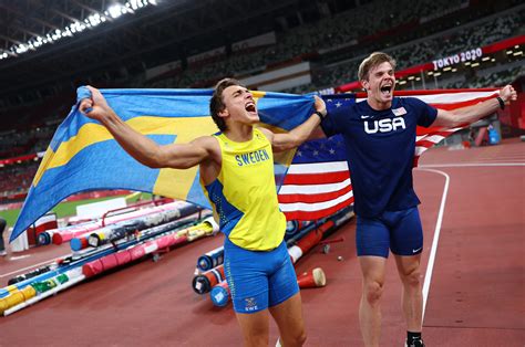 Armand Duplantis el rey de las alturas ganó la medalla dorada en los Juegos Olímpicos con un