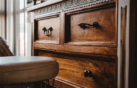 Πως να απαλλαγείτε από παλιά έπιπλα Επαγγελματικός Οδηγός Πληροφοριών